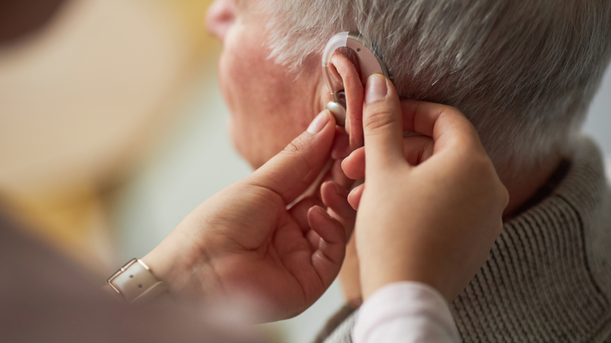 Conheça os 10 Sintomas da Surdez – Audibel – Aparelhos auditivos ...